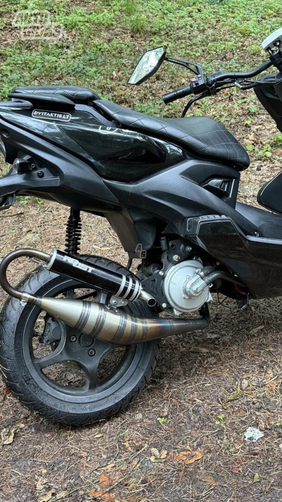 Black Yamaha Aerox 2016 in Kaunas, with an engine capacity of 0.00 L and mileage of 0 thousand km for 1800 €, photo 5 on AUTOMOTO.COM.LV