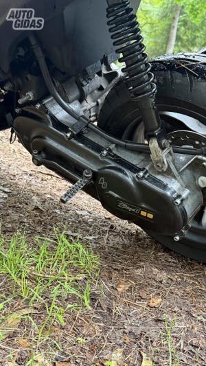 Black Yamaha Aerox 2016 in Kaunas, with an engine capacity of 0.00 L and mileage of 0 thousand km for 1800 €, photo 7 on AUTOMOTO.COM.LV