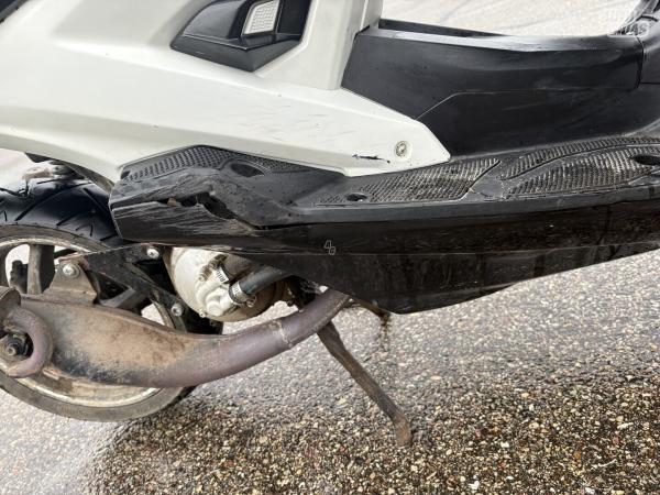 Melns Yamaha Aerox 2017 Molėtai, ar dzinēja tilpumu 0.00 L un nobraukumu 22 tūkst. km par 1400 €, foto 5 vietnē AUTOMOTO.COM.LV