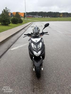 Black Yamaha Aerox 2017 in Moletai, with an engine capacity of 0.00 L and mileage of 22 thousand km for 1400 €, photo 9 on AUTOMOTO.COM.LV