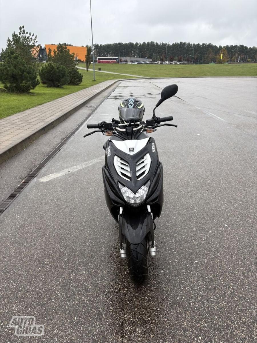Black Yamaha Aerox 2017 in Moletai, with an engine capacity of 0.00 L and mileage of 22 thousand km for 1400 €, photo 9 on AUTOMOTO.COM.LV