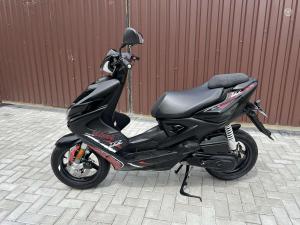 Black Yamaha Aerox 2018 in Kaunas, with an engine capacity of 49.00 L and mileage of 15 thousand km for 1850 €, photo 6 on AUTOMOTO.COM.LV