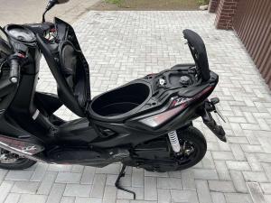 Black Yamaha Aerox 2018 in Kaunas, with an engine capacity of 49.00 L and mileage of 15 thousand km for 1850 €, photo 14 on AUTOMOTO.COM.LV