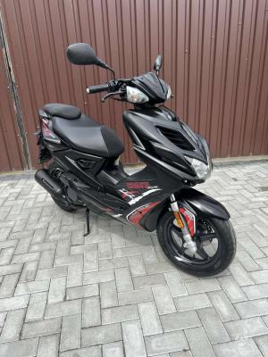 Black Yamaha Aerox 2018 in Kaunas, with an engine capacity of 49.00 L and mileage of 15 thousand km for 1730 €, photo 3 on AUTOMOTO.COM.LV