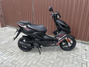 Black Yamaha Aerox 2018 in Kaunas, with an engine capacity of 49.00 L and mileage of 15 thousand km for 1730 €, photo 5 on AUTOMOTO.COM.LV