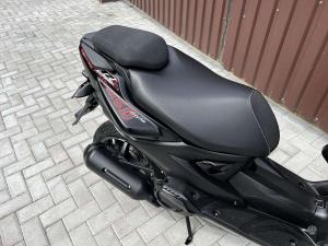 Black Yamaha Aerox 2018 in Kaunas, with an engine capacity of 49.00 L and mileage of 15 thousand km for 1730 €, photo 6 on AUTOMOTO.COM.LV
