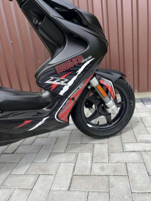 Black Yamaha Aerox 2018 in Kaunas, with an engine capacity of 49.00 L and mileage of 15 thousand km for 1730 €, photo 9 on AUTOMOTO.COM.LV