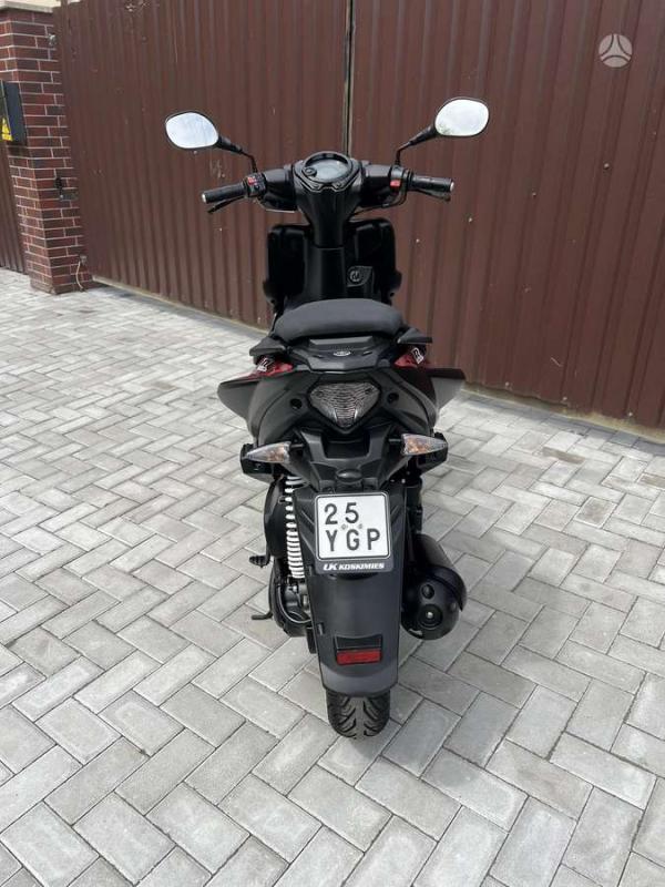 Black Yamaha Aerox 2018 in Kaunas, with an engine capacity of 49.00 L and mileage of 15 thousand km for 1730 €, photo 10 on AUTOMOTO.COM.LV