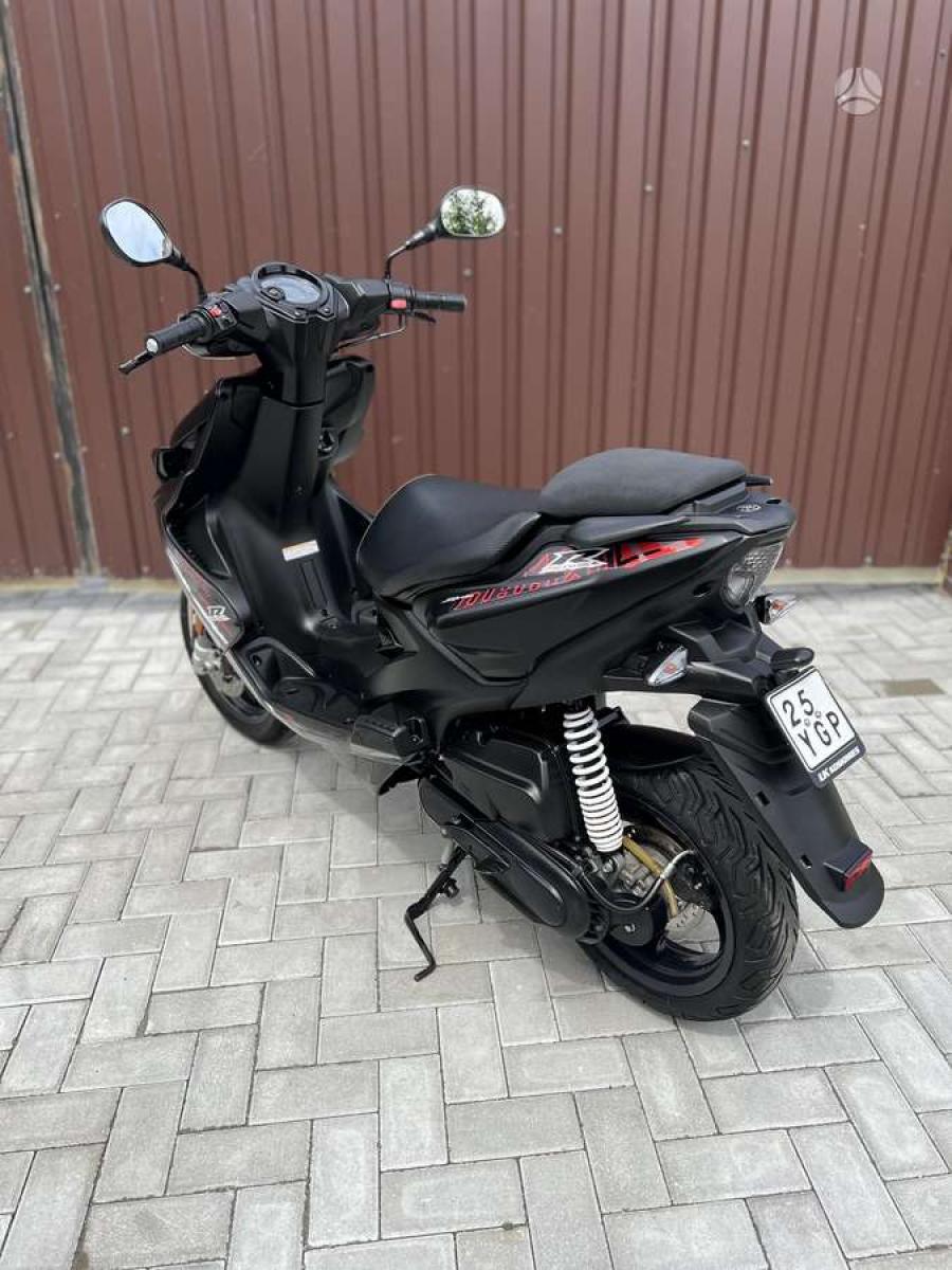 Black Yamaha Aerox 2018 in Kaunas, with an engine capacity of 49.00 L and mileage of 15 thousand km for 1730 €, photo 13 on AUTOMOTO.COM.LV