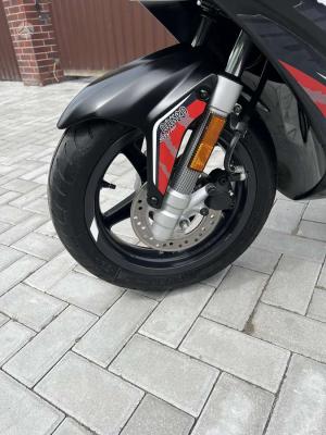Black Yamaha Aerox 2018 in Kaunas, with an engine capacity of 49.00 L and mileage of 15 thousand km for 1730 €, photo 14 on AUTOMOTO.COM.LV