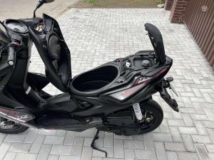Black Yamaha Aerox 2018 in Kaunas, with an engine capacity of 49.00 L and mileage of 15 thousand km for 1730 €, photo 15 on AUTOMOTO.COM.LV