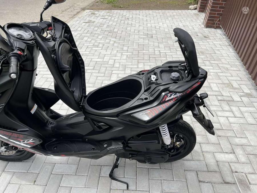 Black Yamaha Aerox 2018 in Kaunas, with an engine capacity of 49.00 L and mileage of 15 thousand km for 1730 €, photo 15 on AUTOMOTO.COM.LV