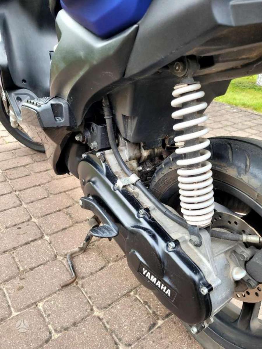 Blue Yamaha Aerox 2014 in Rokiskis, with an engine capacity of 50.00 L and mileage of 7 thousand km for 1700 €, photo 6 on AUTOMOTO.COM.LV