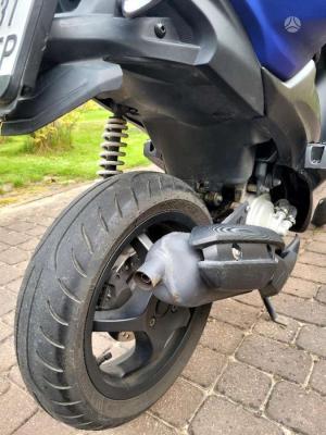 Blue Yamaha Aerox 2014 in Rokiskis, with an engine capacity of 50.00 L and mileage of 7 thousand km for 1700 €, photo 7 on AUTOMOTO.COM.LV