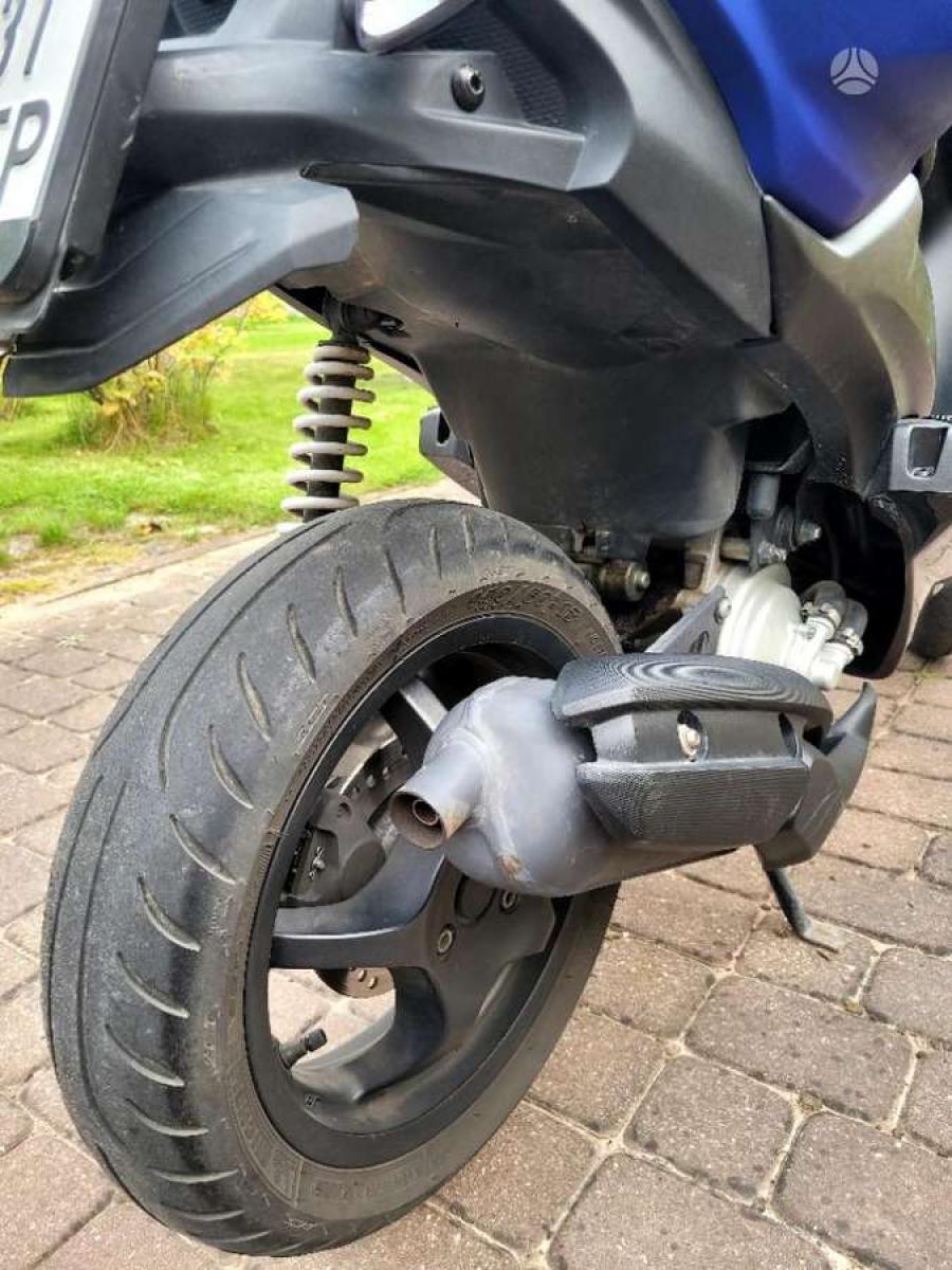 Blue Yamaha Aerox 2014 in Rokiskis, with an engine capacity of 50.00 L and mileage of 7 thousand km for 1700 €, photo 7 on AUTOMOTO.COM.LV