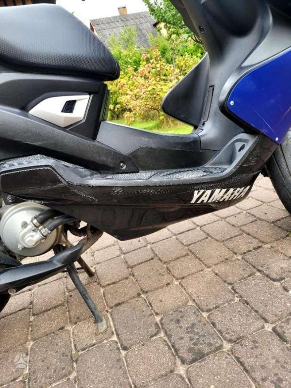 Yamaha Aerox 2014 in Rokiskis on AUTOMOTO.COM.LV Blue Yamaha Aerox 2014 in Rokiskis, with an engine capacity of 50.00 L and mileage of 7 thousand km for 1700 €, photo 9 on AUTOMOTO.COM.LV