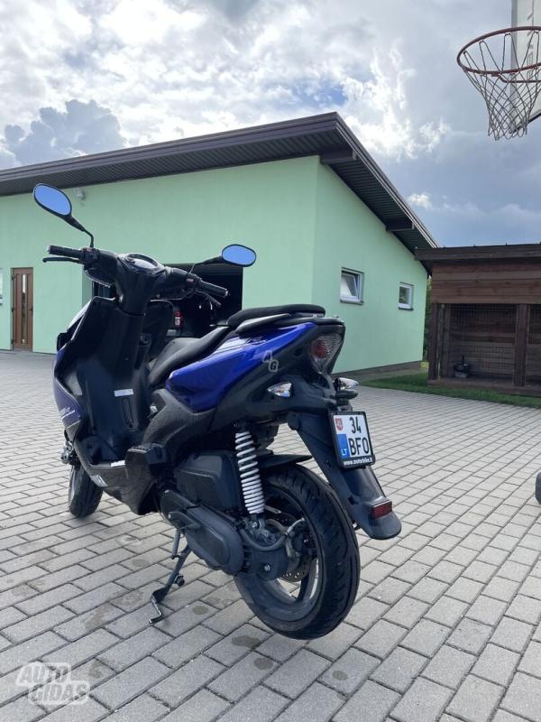Blue Yamaha Aerox 2018 in Lazdijai, with an engine capacity of 0.05 L and mileage of 4 thousand km for 1800 €, photo 2 on AUTOMOTO.COM.LV