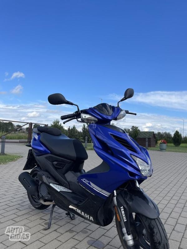 Blue Yamaha Aerox 2018 in Lazdijai, with an engine capacity of 0.05 L and mileage of 4 thousand km for 1800 €, photo 3 on AUTOMOTO.COM.LV