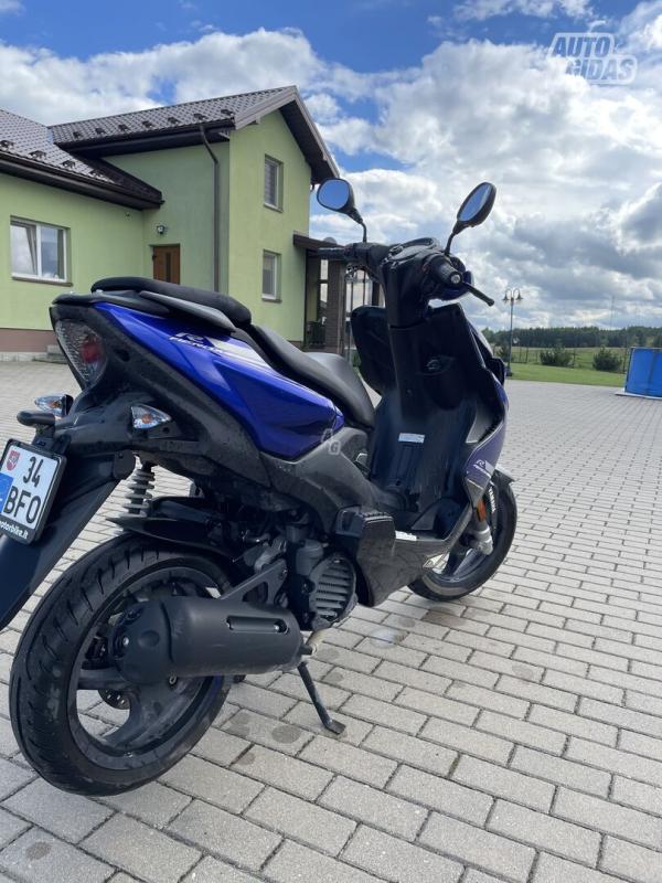 Blue Yamaha Aerox 2018 in Lazdijai, with an engine capacity of 0.05 L and mileage of 4 thousand km for 1800 €, photo 5 on AUTOMOTO.COM.LV