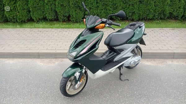 Green Yamaha Aerox 2002 in Vievis, with an engine capacity of 49.00 L and mileage of 8 thousand km for 1240 €, photo 1 on AUTOMOTO.COM.LV