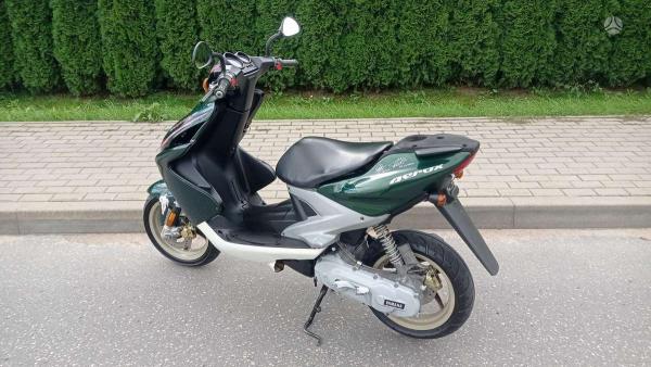 Green Yamaha Aerox 2002 in Vievis, with an engine capacity of 49.00 L and mileage of 8 thousand km for 1240 €, photo 4 on AUTOMOTO.COM.LV
