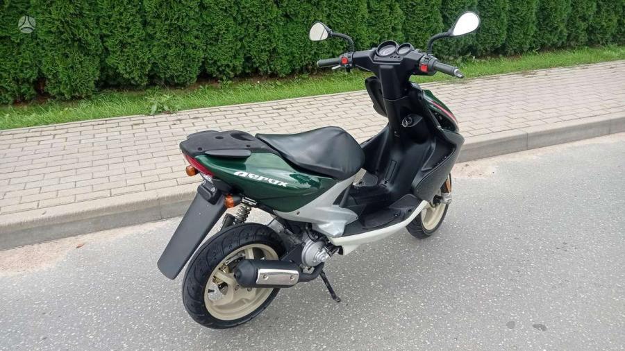 Green Yamaha Aerox 2002 in Vievis, with an engine capacity of 49.00 L and mileage of 8 thousand km for 1240 €, photo 5 on AUTOMOTO.COM.LV