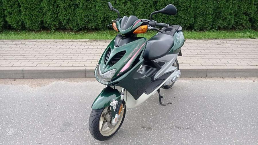 Green Yamaha Aerox 2002 in Vievis, with an engine capacity of 49.00 L and mileage of 8 thousand km for 1240 €, photo 6 on AUTOMOTO.COM.LV