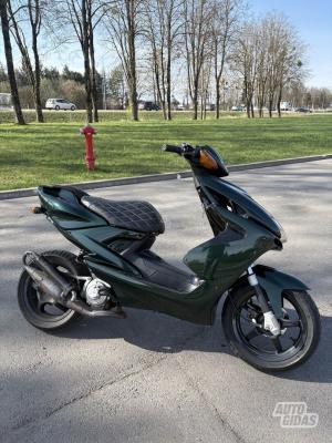 Green Yamaha Aerox 2004 in Kaunas, with an engine capacity of 0.05 L and mileage of 19 thousand km for 1550 €, photo 3 on AUTOMOTO.COM.LV
