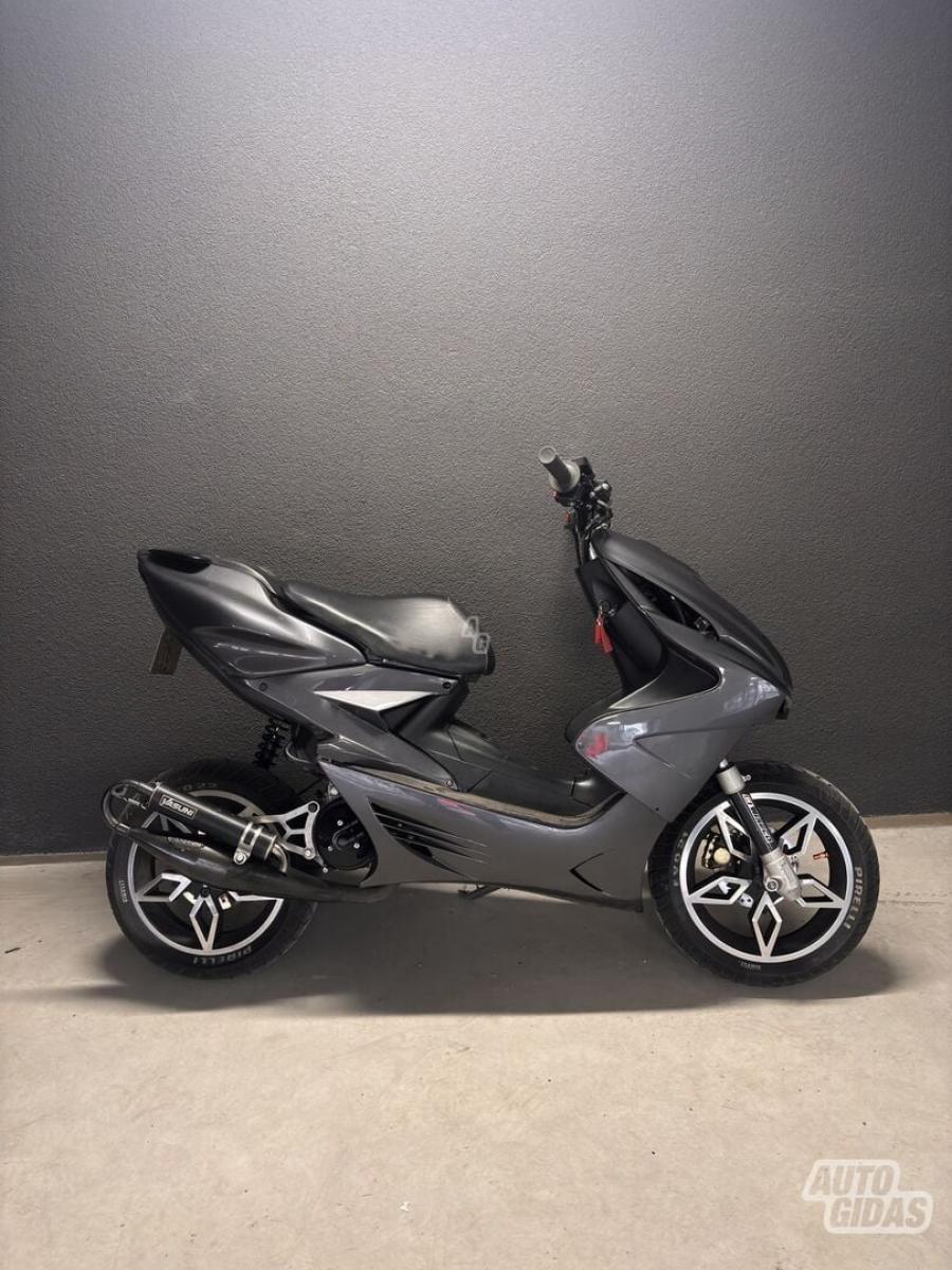 Grey Yamaha Aerox 2005 in Vilnius, with an engine capacity of 0.05 L and mileage of 0 thousand km for 2050 €, photo 5 on AUTOMOTO.COM.LV