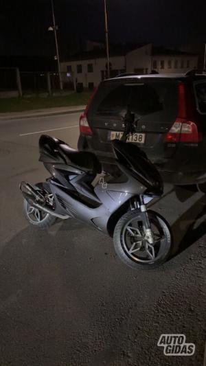 Grey Yamaha Aerox 2005 in Vilnius, with an engine capacity of 0.05 L and mileage of 0 thousand km for 2050 €, photo 9 on AUTOMOTO.COM.LV