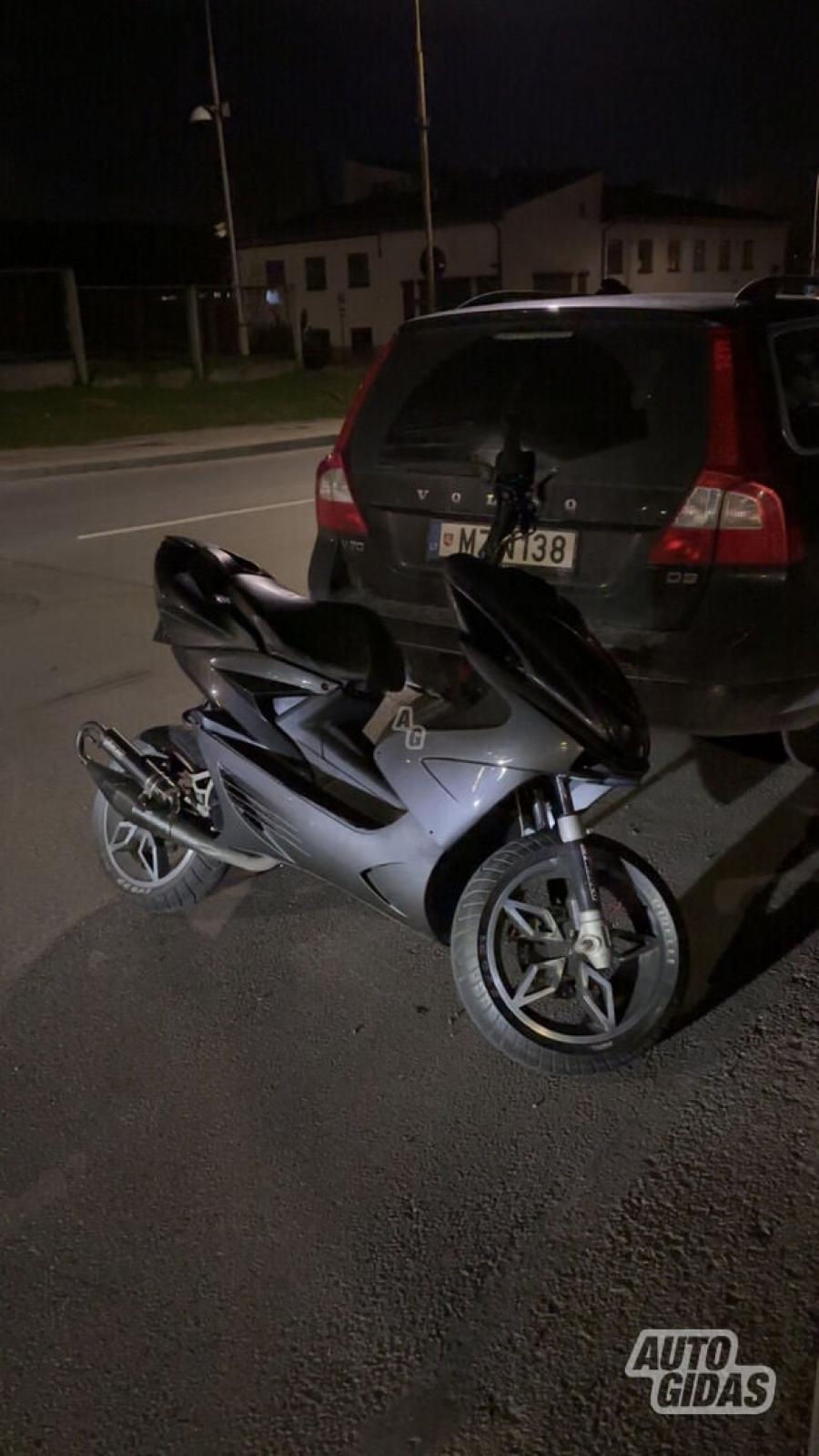 Grey Yamaha Aerox 2005 in Vilnius, with an engine capacity of 0.05 L and mileage of 0 thousand km for 2050 €, photo 9 on AUTOMOTO.COM.LV