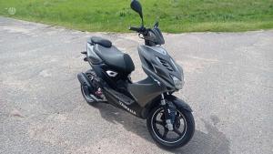 Grey Yamaha Aerox 2013 in Vievis, with an engine capacity of 49.00 L and mileage of 22 thousand km for 1600 €, photo 3 on AUTOMOTO.COM.LV