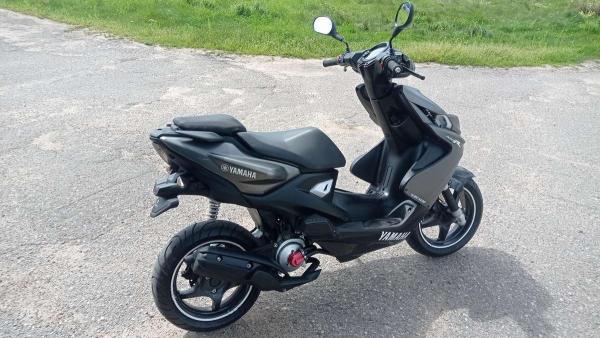 Grey Yamaha Aerox 2013 in Vievis, with an engine capacity of 49.00 L and mileage of 22 thousand km for 1600 €, photo 4 on AUTOMOTO.COM.LV