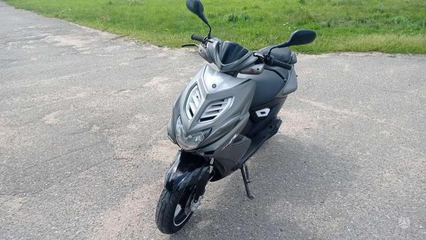 Grey Yamaha Aerox 2013 in Vievis, with an engine capacity of 49.00 L and mileage of 22 thousand km for 1600 €, photo 5 on AUTOMOTO.COM.LV