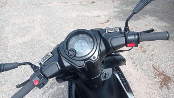 Grey Yamaha Aerox 2013 in Vievis, with an engine capacity of 49.00 L and mileage of 22 thousand km for 1600 €, photo 6 on AUTOMOTO.COM.LV