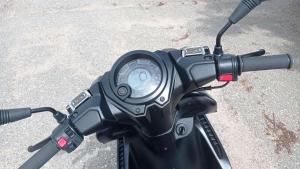Grey Yamaha Aerox 2013 in Vievis, with an engine capacity of 49.00 L and mileage of 22 thousand km for 1600 €, photo 7 on AUTOMOTO.COM.LV