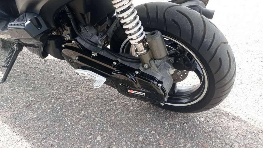 Grey Yamaha Aerox 2013 in Vievis, with an engine capacity of 49.00 L and mileage of 22 thousand km for 1600 €, photo 8 on AUTOMOTO.COM.LV