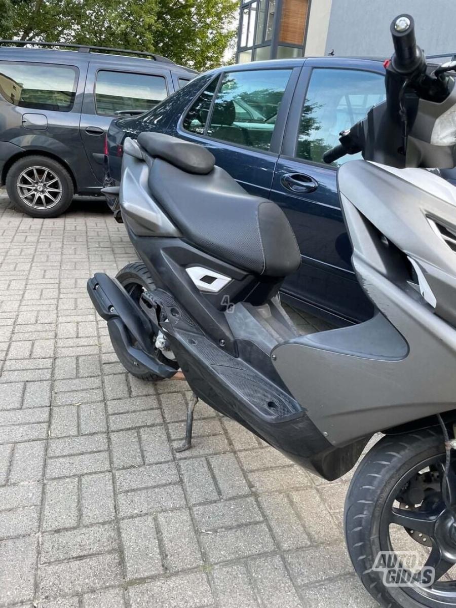 Grey Yamaha Aerox 2013 in Vilnius, with an engine capacity of 0.05 L and mileage of 22 thousand km for 1450 €, photo 3 on AUTOMOTO.COM.LV