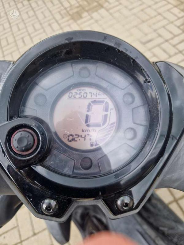 Grey Yamaha Aerox 2014 in Klaipeda, with an engine capacity of 49.00 L and mileage of 25 thousand km for 1550 €, photo 4 on AUTOMOTO.COM.LV