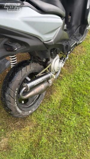 Grey Yamaha Aerox 2015 in Vilnius, with an engine capacity of 0.05 L and mileage of 0 thousand km for 1650 €, photo 4 on AUTOMOTO.COM.LV