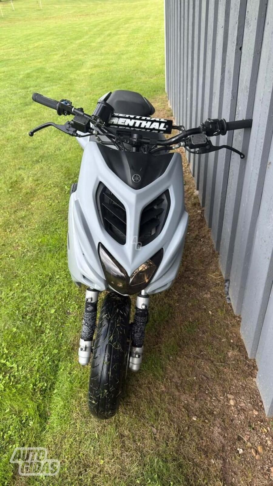Grey Yamaha Aerox 2015 in Vilnius, with an engine capacity of 0.05 L and mileage of 0 thousand km for 1650 €, photo 5 on AUTOMOTO.COM.LV