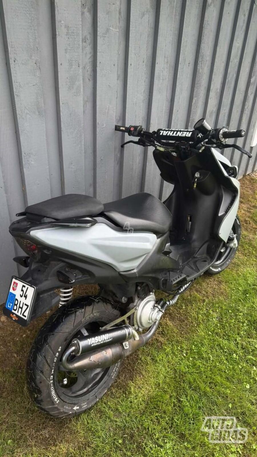 Grey Yamaha Aerox 2015 in Vilnius, with an engine capacity of 0.05 L and mileage of 0 thousand km for 1650 €, photo 7 on AUTOMOTO.COM.LV
