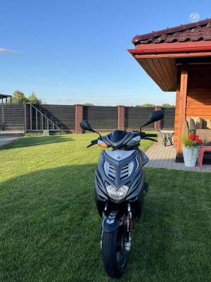 Grey Yamaha Aerox 2016 in Vilnius, with an engine capacity of 50.00 L and mileage of 34 thousand km for 1850 €, photo  on AUTOMOTO.COM.LV