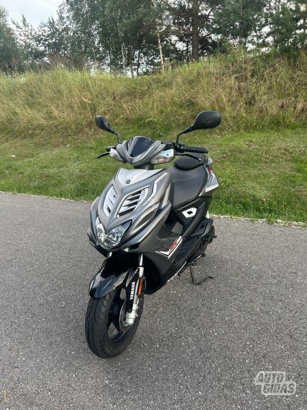 Pelēks Yamaha Aerox 2017 Viļņa, ar dzinēja tilpumu 0.05 L un nobraukumu 27 tūkst. km par 1500 €, foto 1 vietnē AUTOMOTO.COM.LV