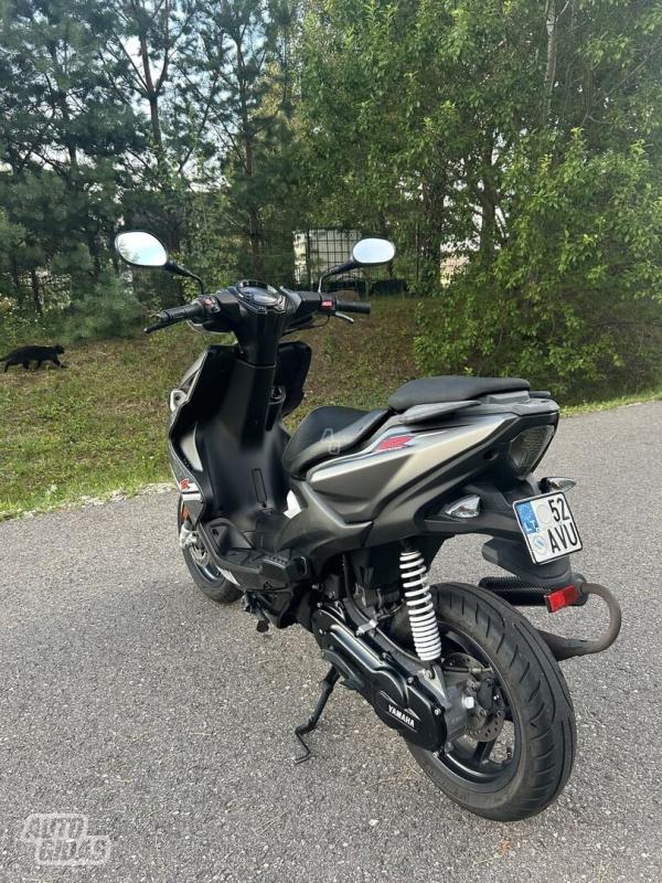 Pelēks Yamaha Aerox 2017 Viļņa, ar dzinēja tilpumu 0.05 L un nobraukumu 27 tūkst. km par 1500 €, foto 4 vietnē AUTOMOTO.COM.LV