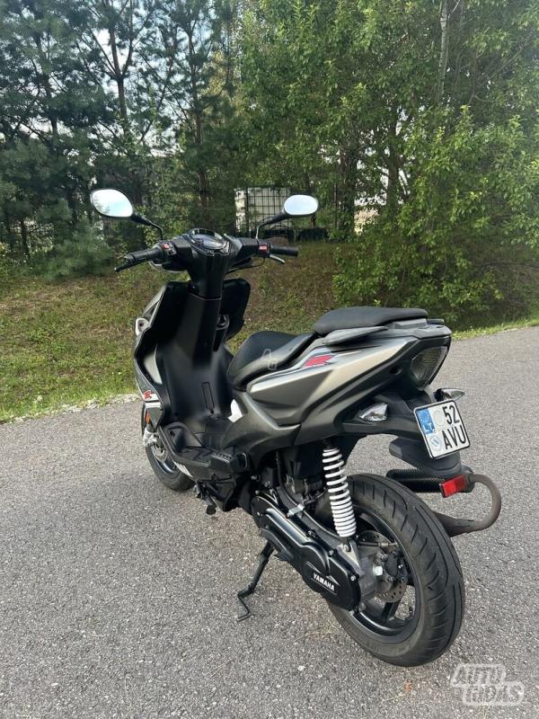 Pelēks Yamaha Aerox 2017 Viļņa, ar dzinēja tilpumu 0.05 L un nobraukumu 27 tūkst. km par 1500 €, foto 5 vietnē AUTOMOTO.COM.LV