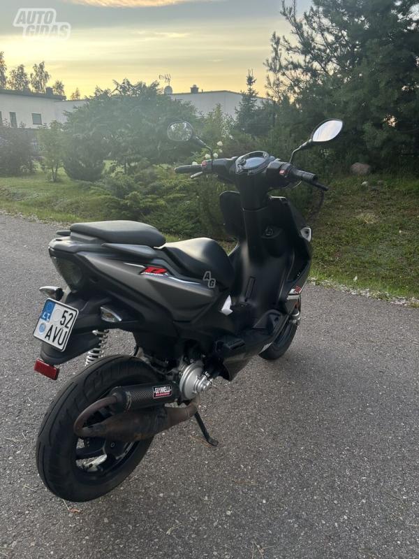 Pelēks Yamaha Aerox 2017 Viļņa, ar dzinēja tilpumu 0.05 L un nobraukumu 27 tūkst. km par 1500 €, foto 6 vietnē AUTOMOTO.COM.LV
