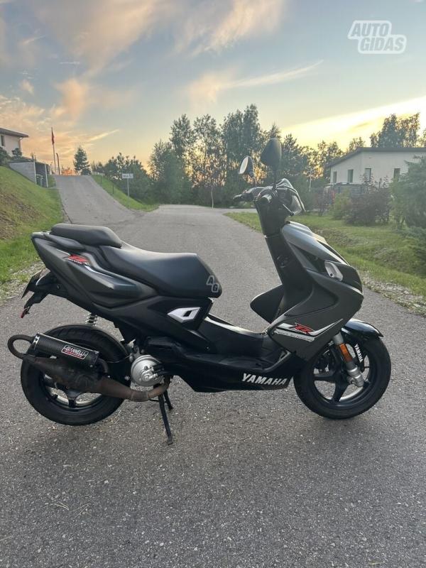 Pelēks Yamaha Aerox 2017 Viļņa, ar dzinēja tilpumu 0.05 L un nobraukumu 27 tūkst. km par 1500 €, foto 7 vietnē AUTOMOTO.COM.LV