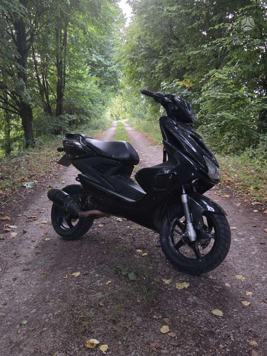 Yamaha Aerox 2002 in Kretinga, with an engine capacity of 50.00 L and mileage of 13 thousand km for 1350 €, photo 3 on AUTOMOTO.COM.LV