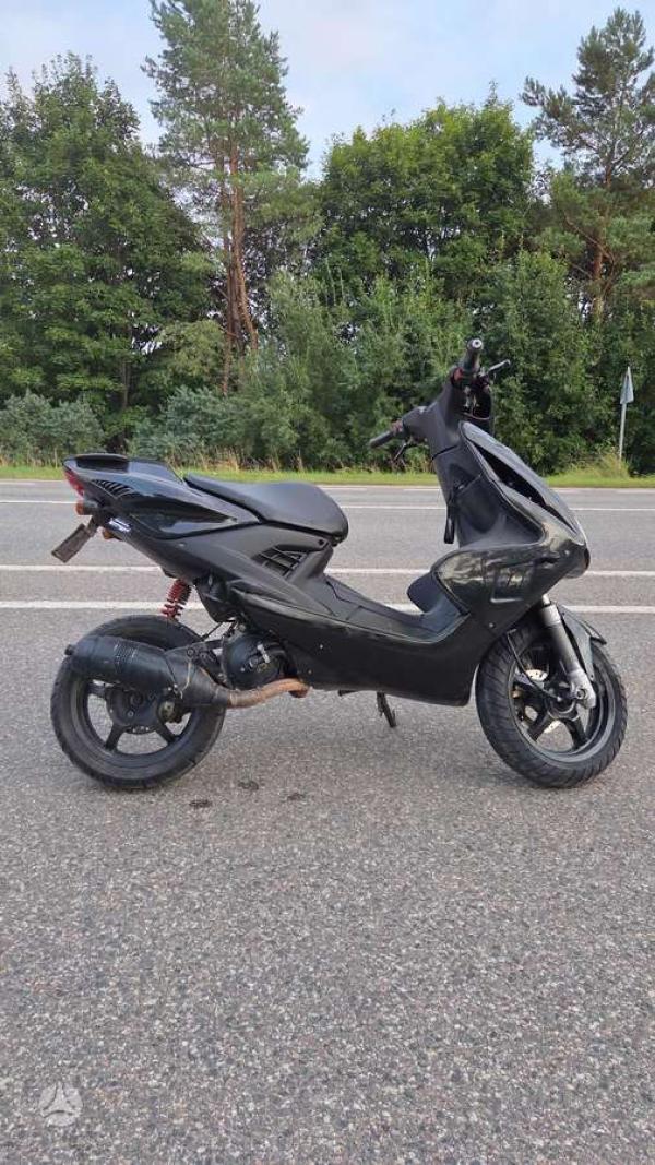Yamaha Aerox 2002 in Kretinga, with an engine capacity of 50.00 L and mileage of 13 thousand km for 1350 €, photo 3 on AUTOMOTO.COM.LV